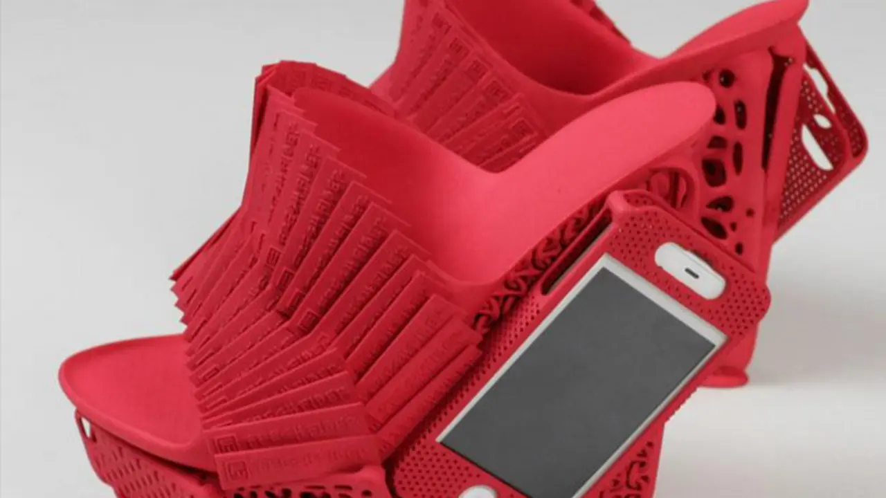 8 Potret Desain Sepatu Ini Nyeleneh Banget, Tertarik Pakai? - Hot ...