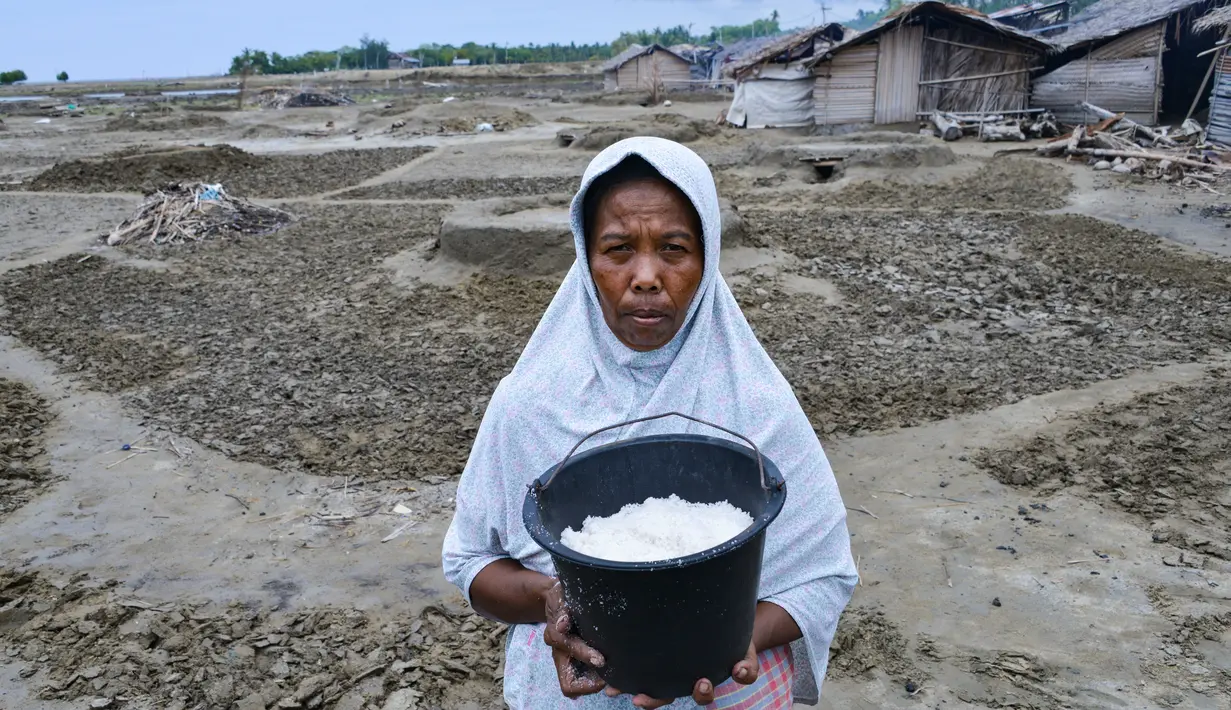 FOTO: Geliat Petani Garam Tradisional - Foto Liputan6.com