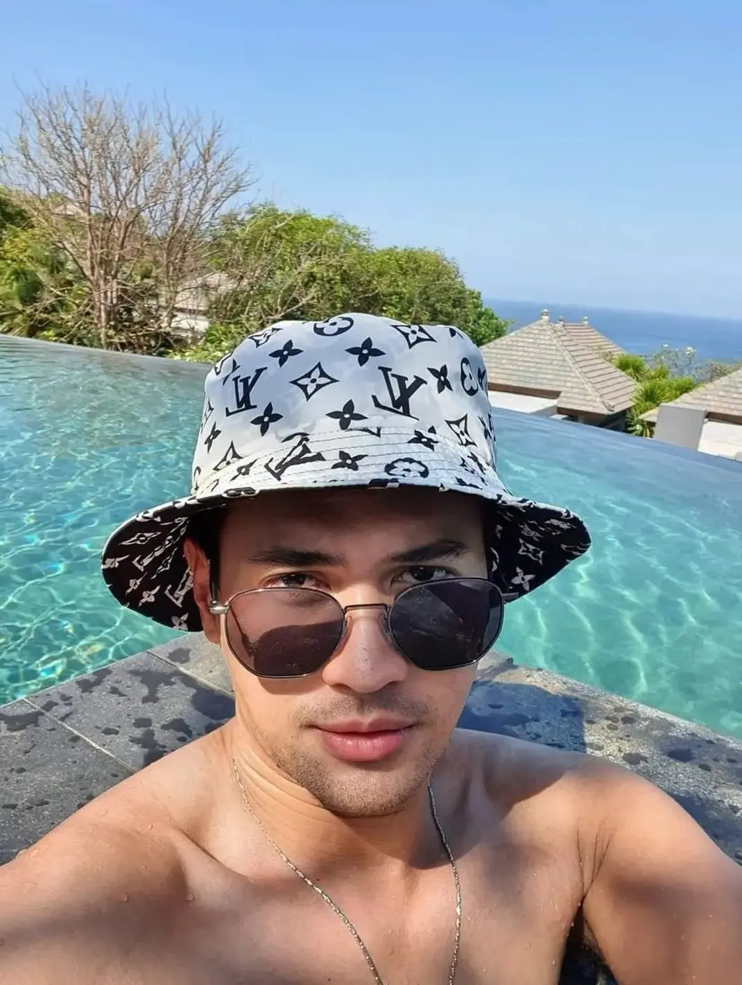 Potret Hessel Steven yang Pesonanya Bikin Kesengsem, Makin Berkarisma di Usia 40 Tahun - Foto ...