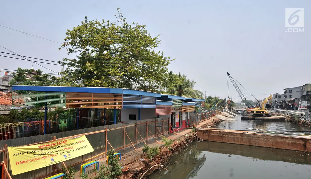 FOTO: Imbas Pembangunan Turap, RPTRA Krendang Ditutup Sementara - Foto ...