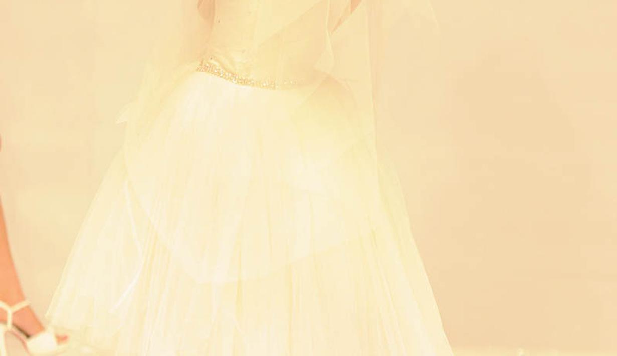 Wedding Gown by Adjie Notonegoro V - Photo Fimela.com