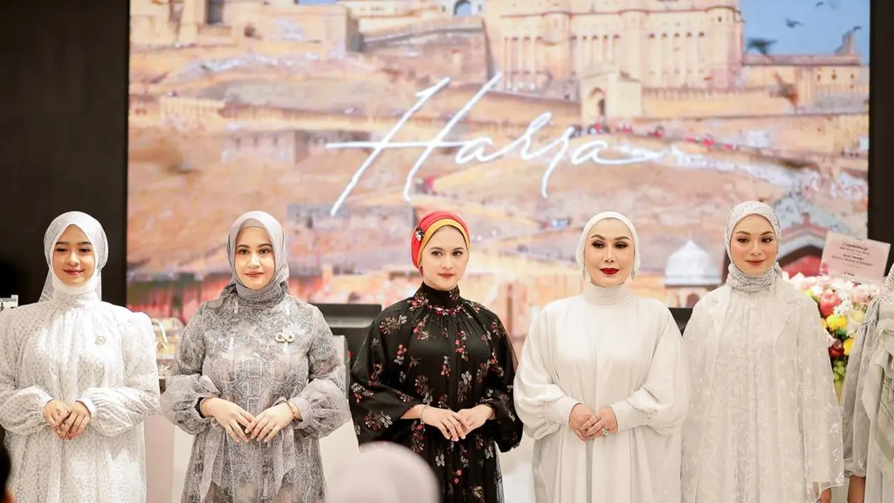 Caren Delano Sanjung Koleksi Busana Harra Lebaran 2023 Karya Muliani ...