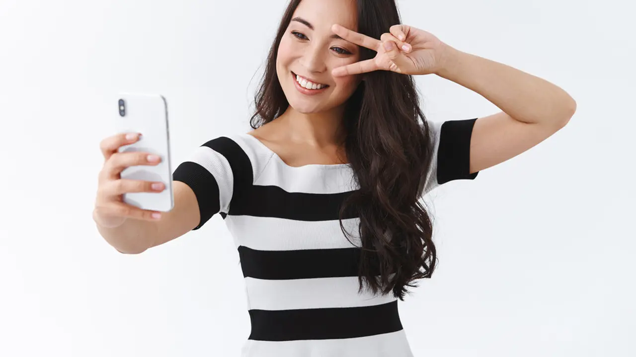 Anti Gagal! 5 Cara Foto Selfie yang Bisa Bikin Kamu Makin Percaya Diri ...