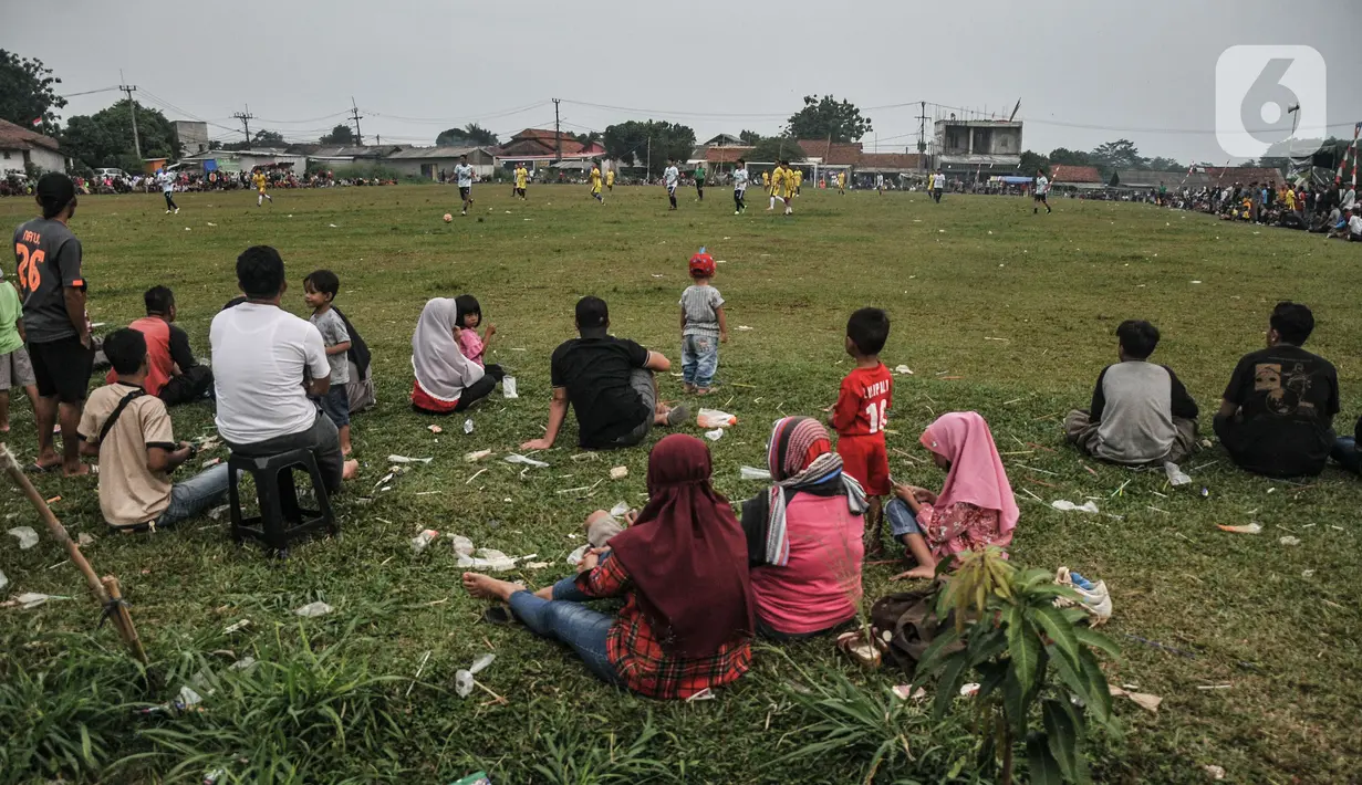 FOTO: Sepak Bola Liga Tarkam Kembali Bangkit - Foto Liputan6.com