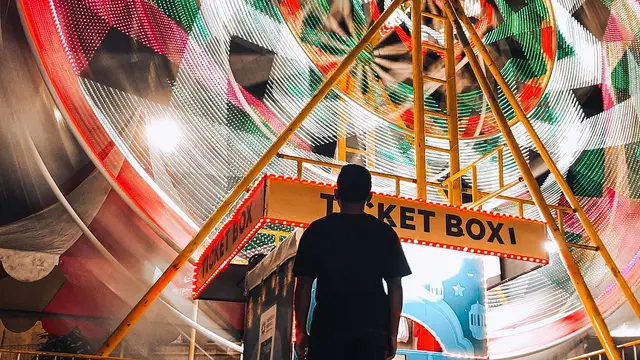 Contoh Gerak Benda berdasarkan Lintasannya - Ragam Bola.com