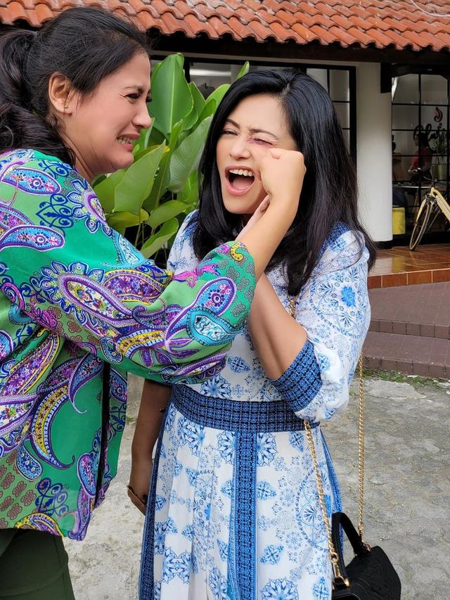 6 Potret Nessa Sadin Pemeran Antagonis Sinetron Love Story The Series, Selalu Modis dan Kompak ...