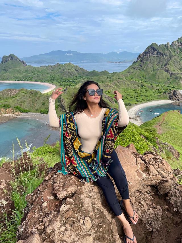 Injak Usia 49 tahun, Ini 7 Potret Cantik Bella Saphira yang Hobi ...