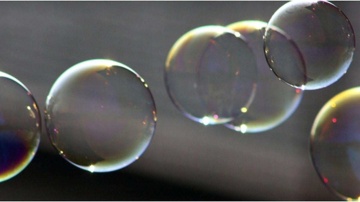 Lebih Dekat Dengan Keluarga Lewat Gelembung Sabun - Parenting Fimela.com