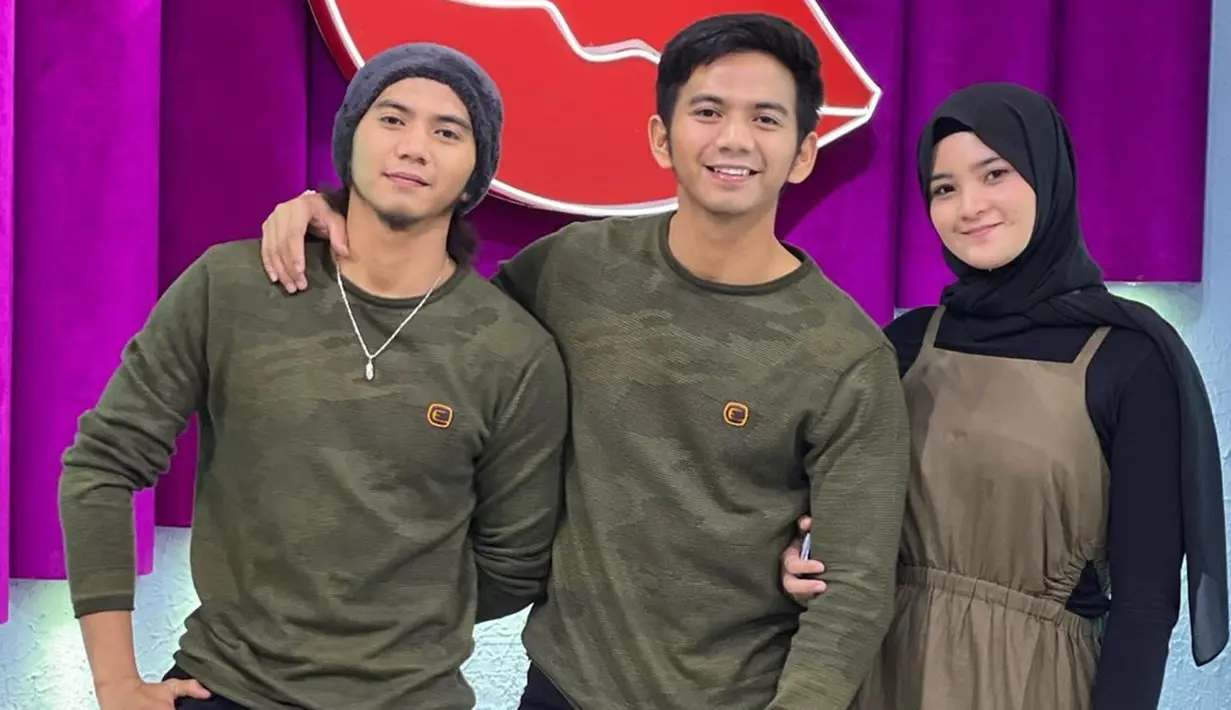 FOTO: Gaya Rizki dan Ridho D'Academy Pakai Busana Kembar, Kompak - Foto Liputan6.com