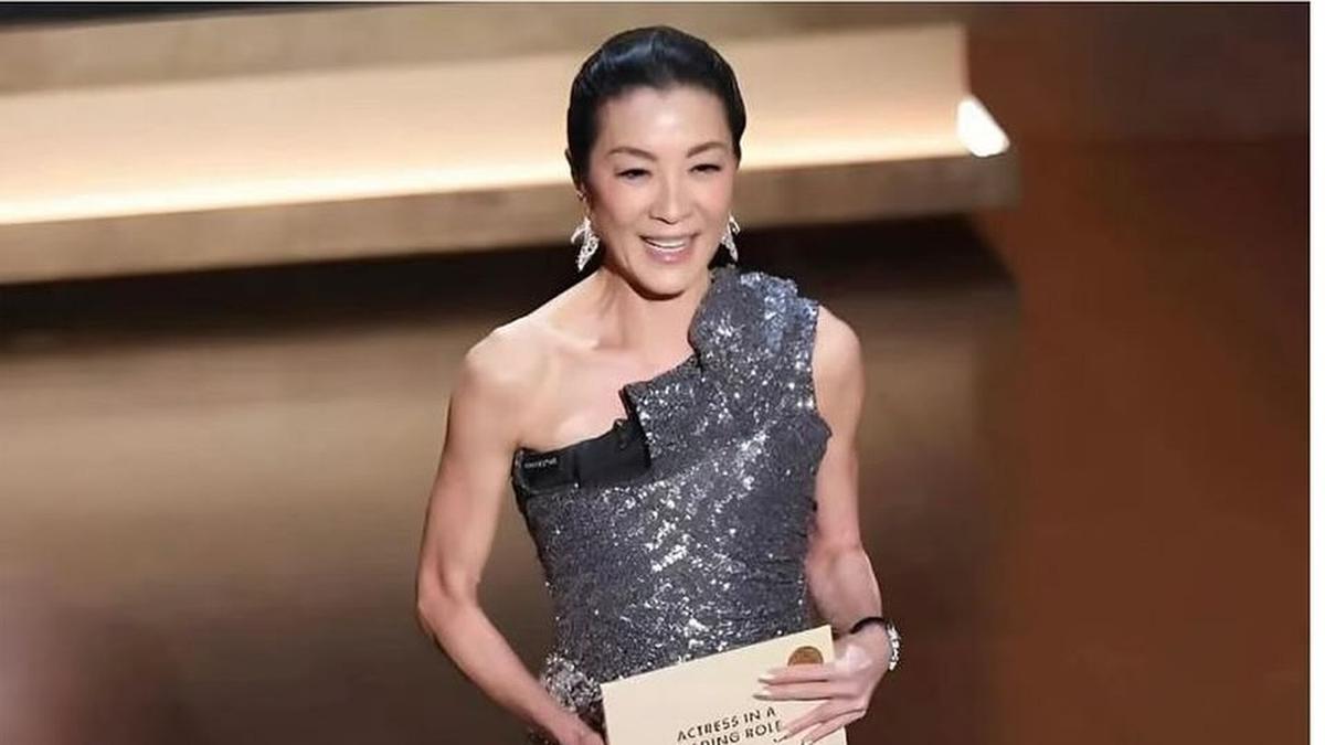 Viral Jennifer Lawrence Terlihat Merebut Piala Oscar dari Tangan Michelle Yeoh, Ternyata Ini ...