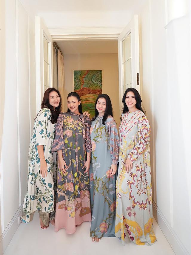 7 Potret Elma Agustin Eks Girlband Princess Resmi Mualaf, Lebaran Perdana