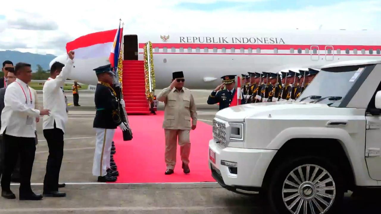 Prabowo Minta Pindad Buat Mobil Presiden dengan Desain Khusus