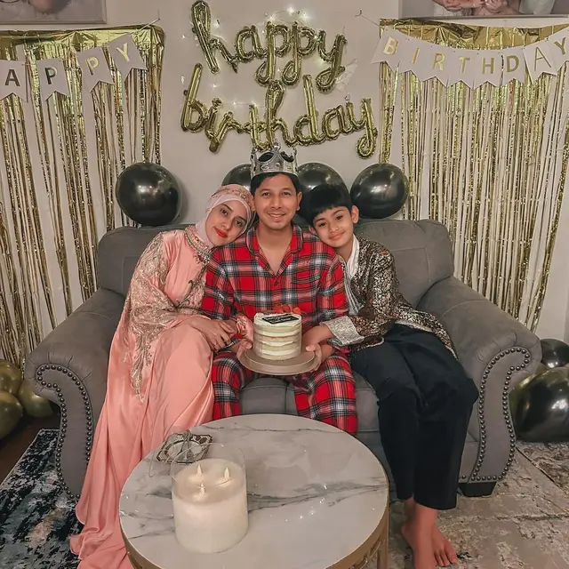 6 Potret Ultah Sederhana Sonny Septian ke-41, Kejutan Penuh Cinta ...