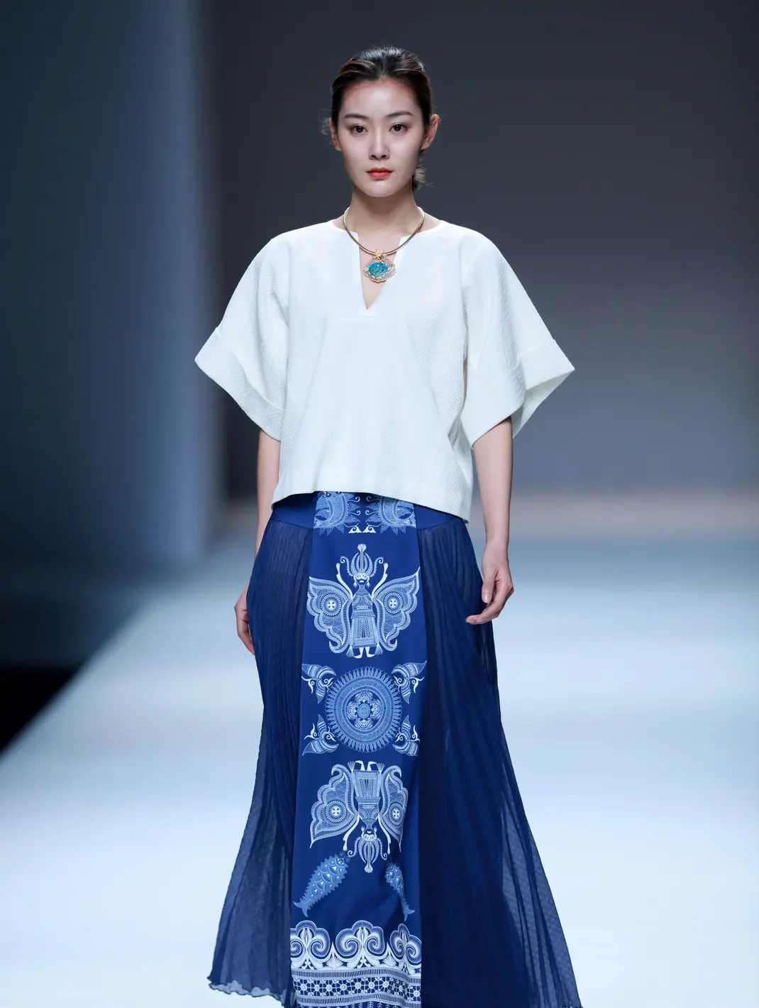 Motif Mirip Batik Lasem Cina Tampil di China Fashion Week - Foto ...
