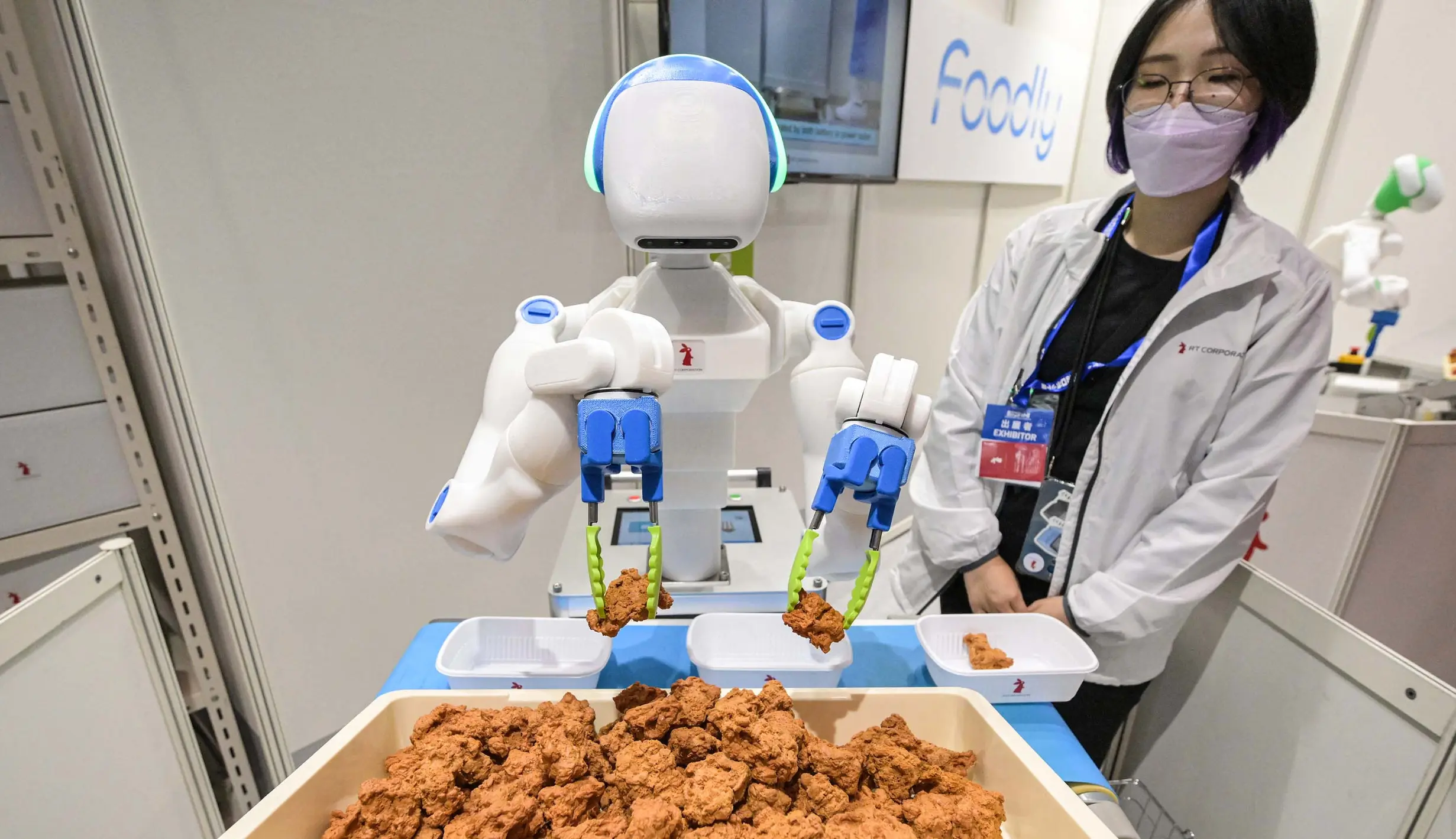 Intip Ragam Keterampilan Robot di Pameran Robot Internasional 2023 ...