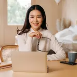 Keren Banget, Potret Anya Geraldine dengan Busana Serba Hitam ...