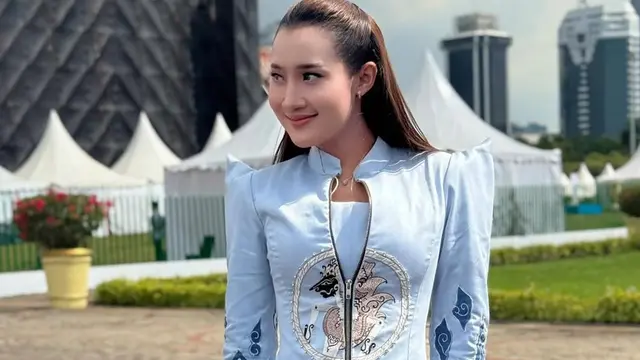 6 Detail Outfit Yeni Inka di HUT Bhayangkara ke-79, Pakai Busana Etnik ...