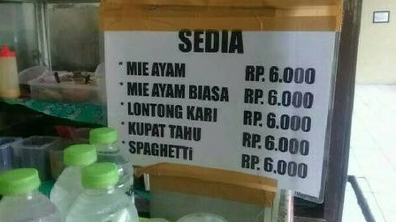 6 Tulisan Nyeleneh di Penjual Mi Ayam Ini Bikin Geleng Kepala - Hot Liputan6.com