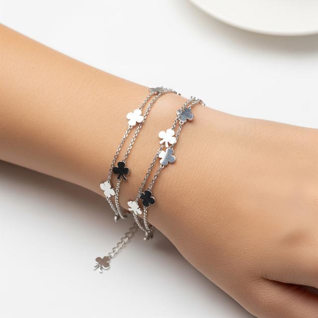 9 Model Gelang Clover, Mulai dari Sentuhan Emas hingga Gaya Layering