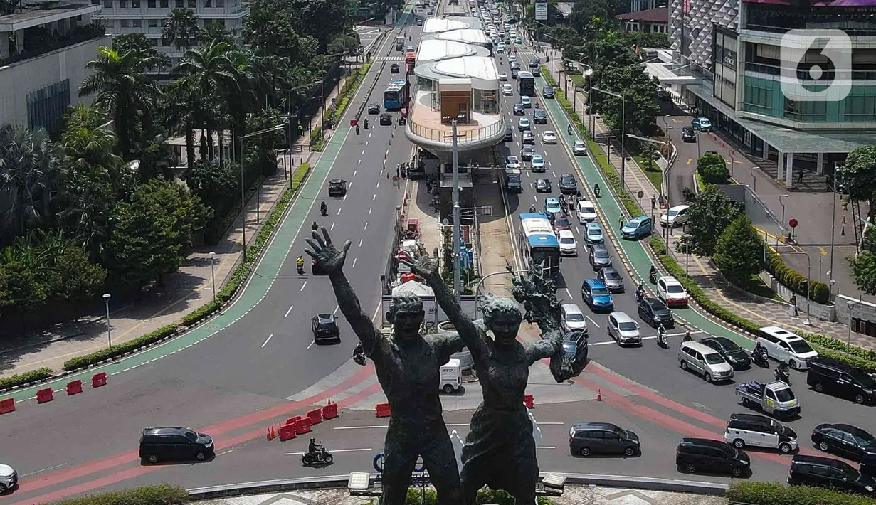 Halte TransJakarta Mirip Kapal Pesiar di Jantung Ibu Kota - Foto ...