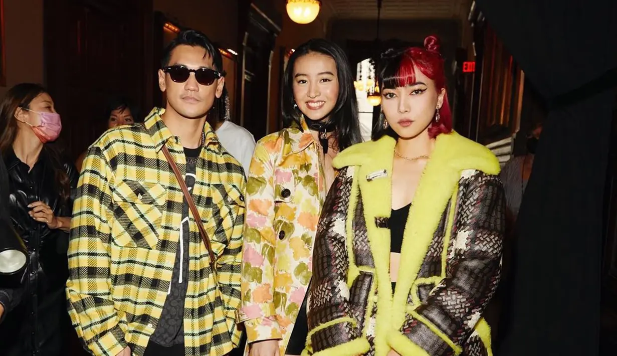 Isyana Sarasvati dan Afgan di New York Fashion Week, Foto Bareng ...