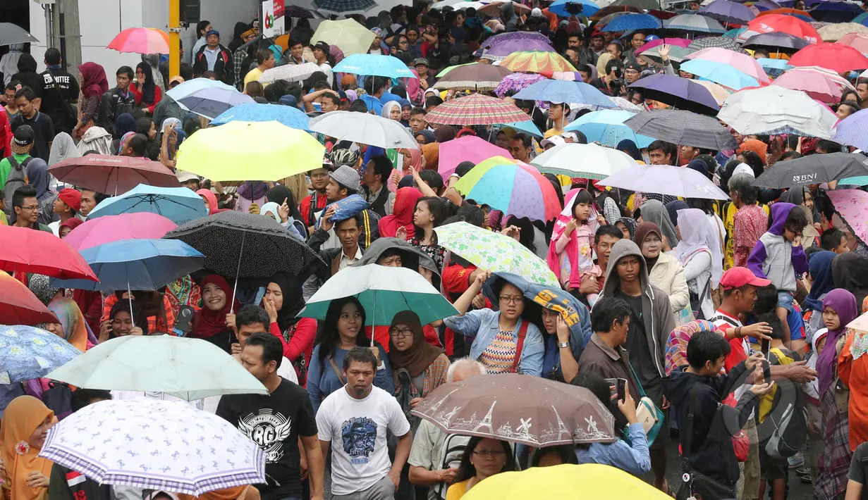 Antusias Warga Lihat Karnaval KAA - Foto Liputan6.com