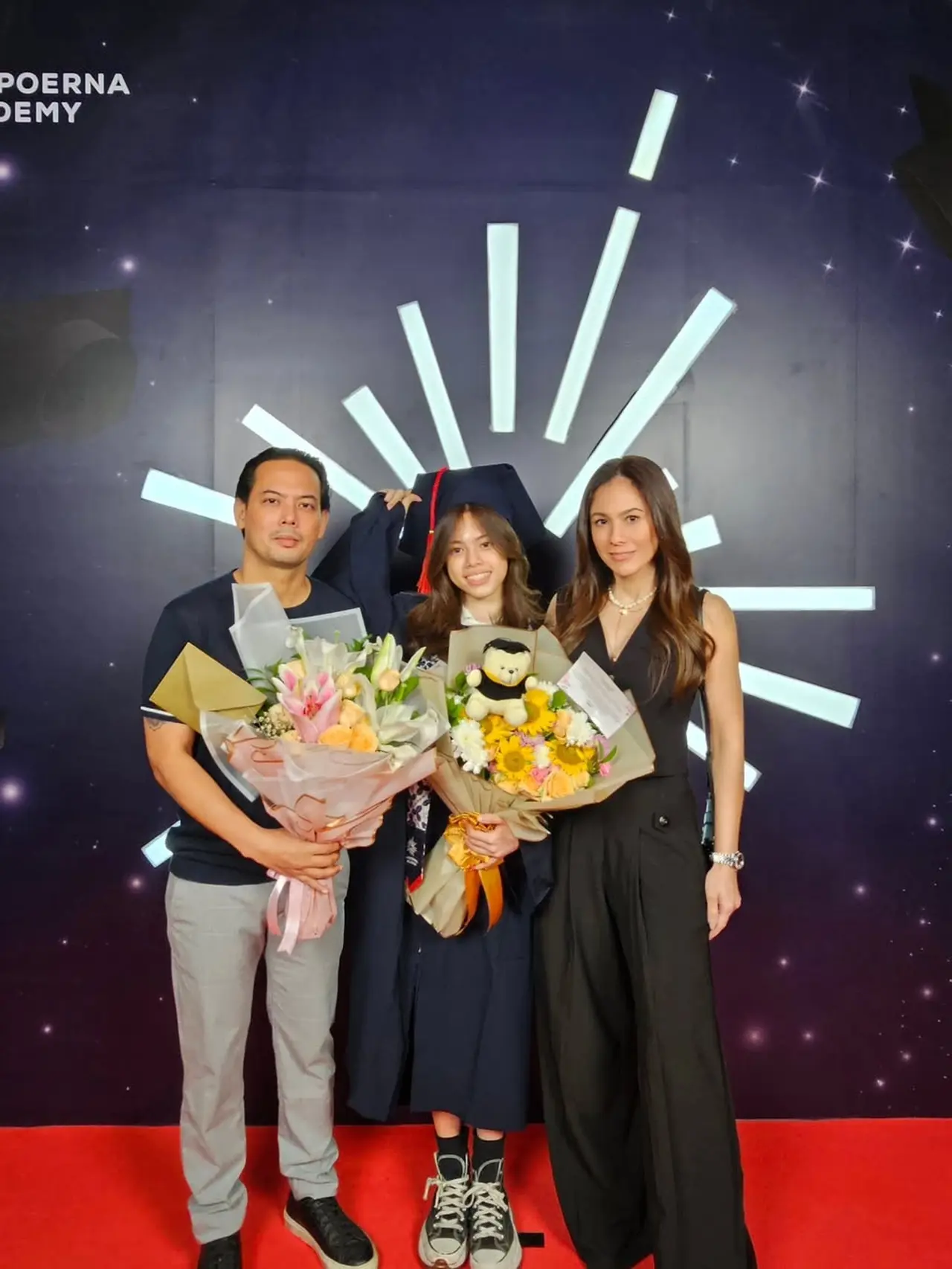 7 Fashion Wulan Guritno Hadiri Wisuda Anak, Tampil Cantik Elegan Pakai ...