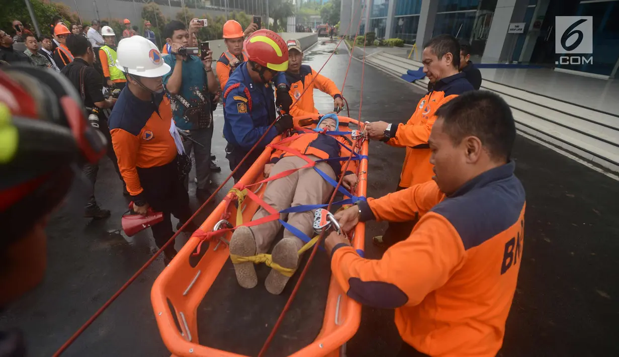 FOTO: Hari Kesiapsiagaan, BNPB Gelar Simulasi Penanggulangan Bencana - Foto Liputan6.com
