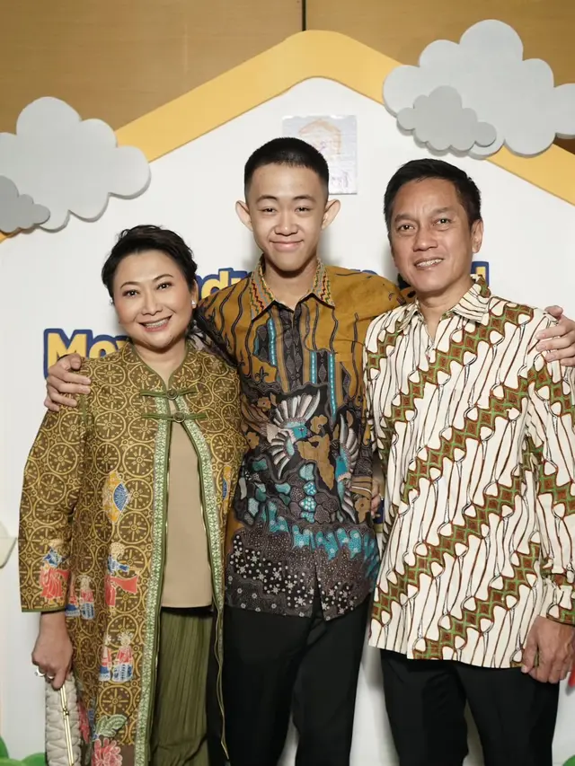Lulus Jenjang SMP, Intip Potret Wisuda Manuel Anak Bungsu Indy Barends ...