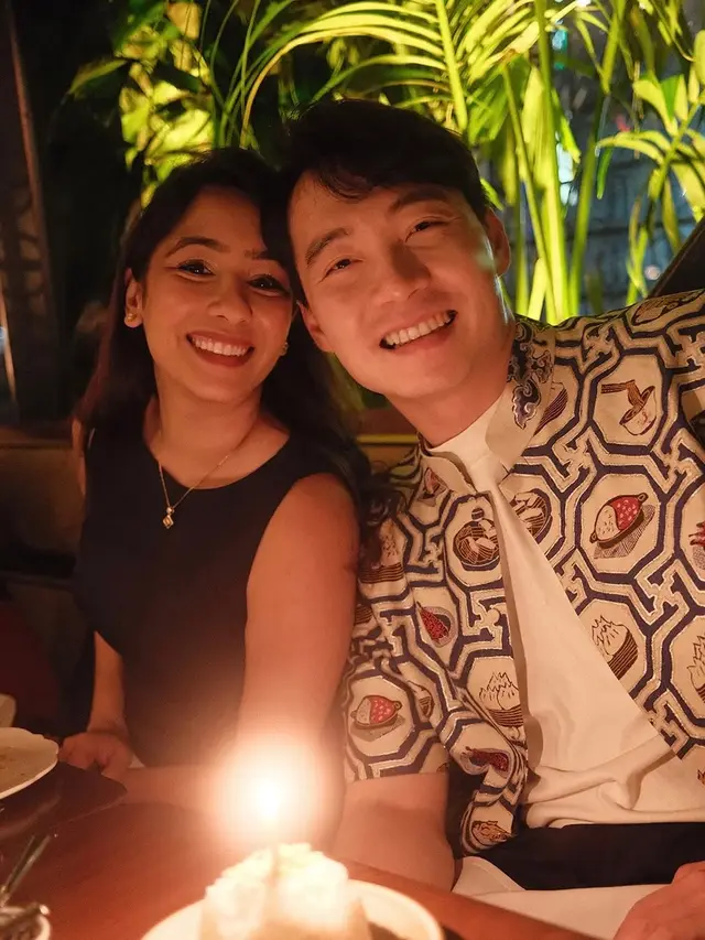 Deretan Potret Pertunangan Uncle Roger dan Sabrina yang Diambil di Pasar Tradisional - Lifestyle ...