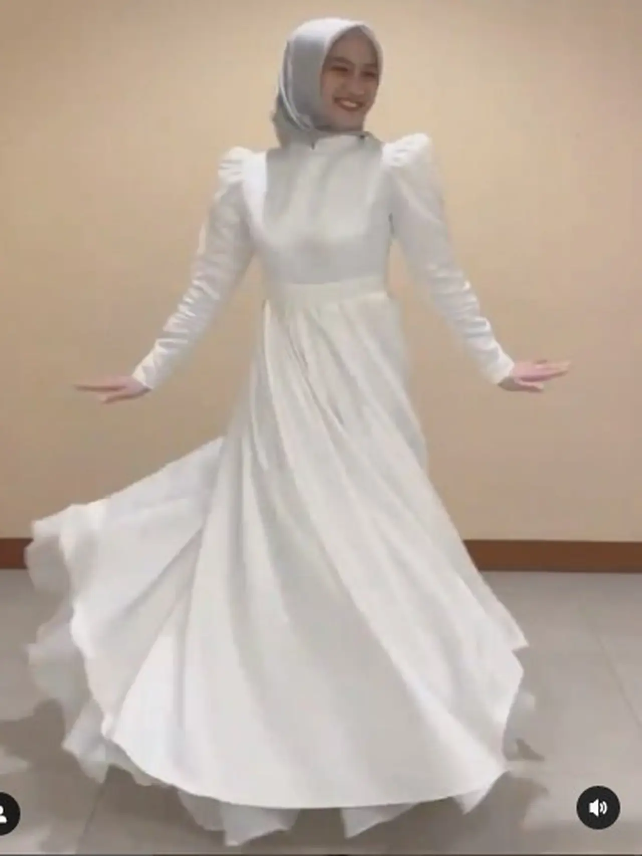 7 Potret Artis Pakai Baju Shimmer, Diprediksi Jadi Tren Lebaran 2024 ...