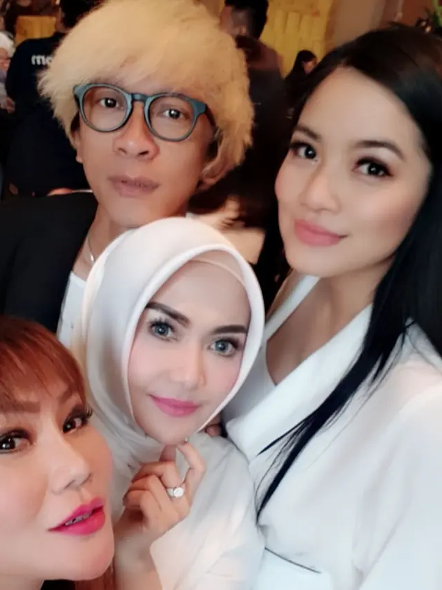 Eddies Adelia, Pemeran Pocong Mumun yang Kini Anggun Berhijab - Entertainment Fimela.com