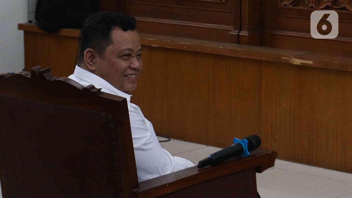 Senyum Kuat Maruf di Sidang Pembacaan Duplik Penasehat Hukum atas Replik Jaksa Penuntut Umum ...