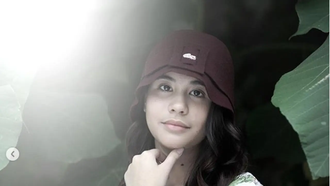 Jarang Tersorot, Ini 5 Potret Cantik Arla Ailani Putri Bucek Depp dan ...