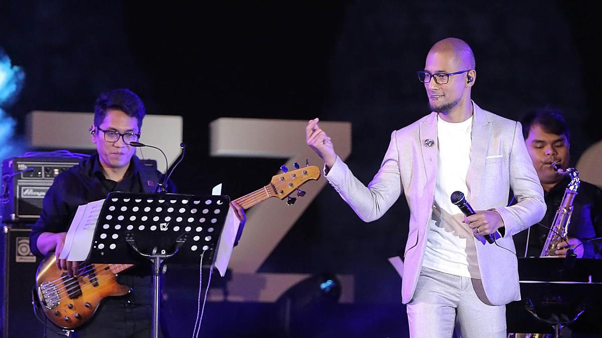 Rio Febrian, Marcell Siahaan dan Sheila Majid Sepanggung di Prambanan ...