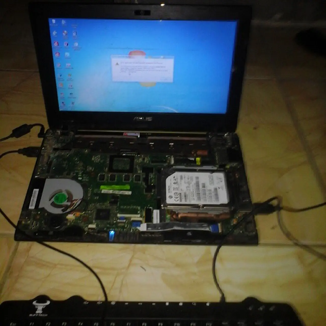 Enggak Mau Rugi, Ini 6 Cara Nyeleneh Warganet Pakai Laptop Rusak - Hot ...