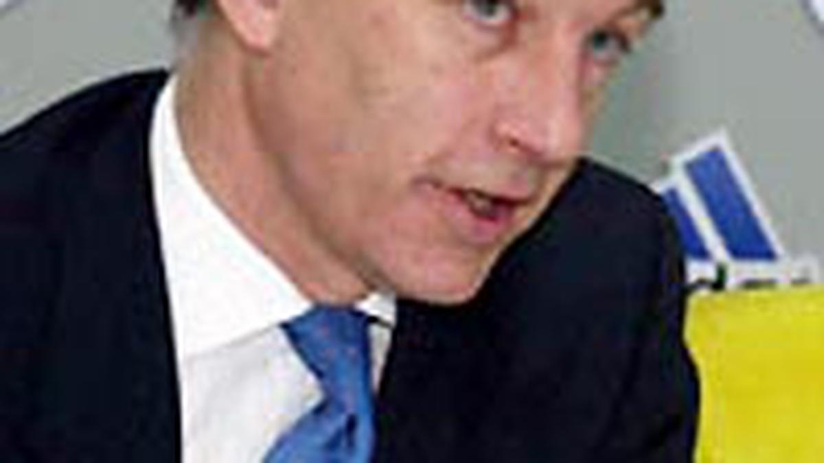 Elleray: Hormatilah Keputusan Wasit! - Bola Liputan6.com