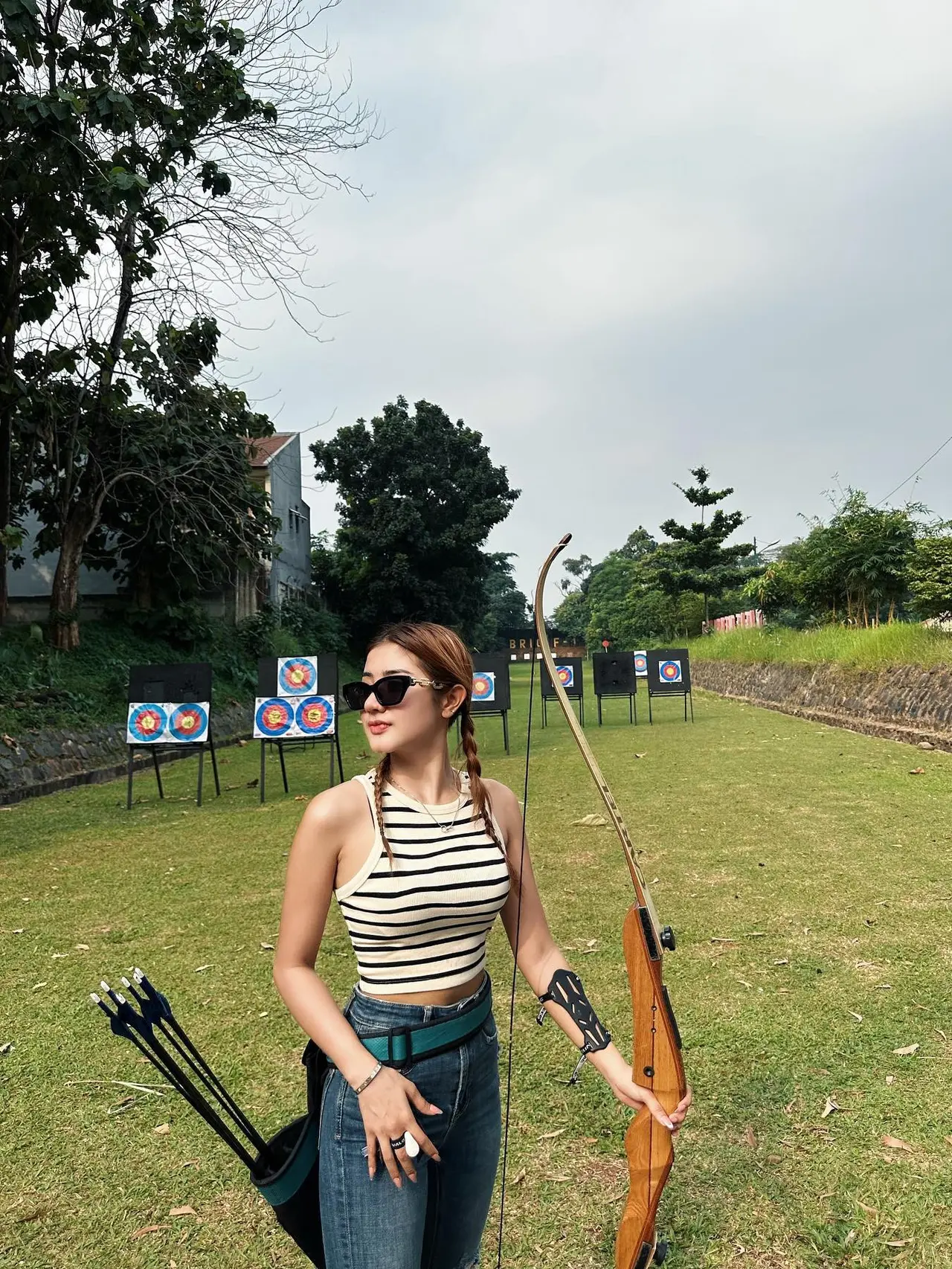 Tampil Keren, Ini 7 Potret Ghea Youbi Latihan Panahan yang Tuai Banyak ...