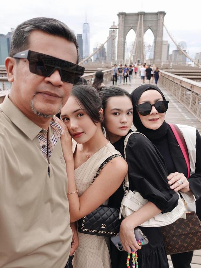 7 Potret Beby Tsabina Liburan di New York, Ajak Kedua Orangtua - Hot Liputan6.com