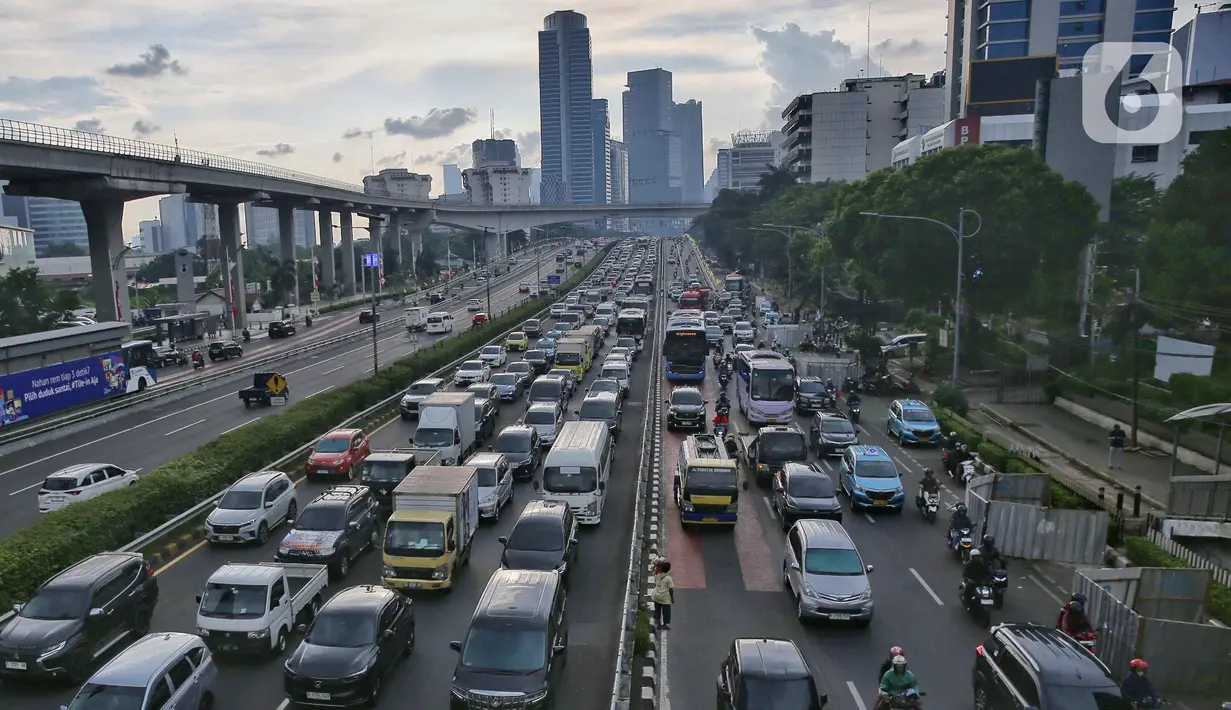 Kendaraan Bermotor, Penyumbang Terbesar Polusi Udara di Jakarta - Foto Liputan6.com