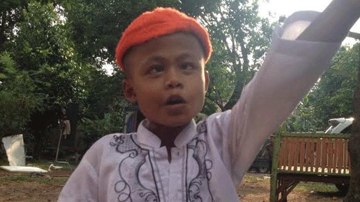 Main Sinetron, Sony Wakwaw Sekolahkan Kakaknya - ShowBiz Liputan6.com