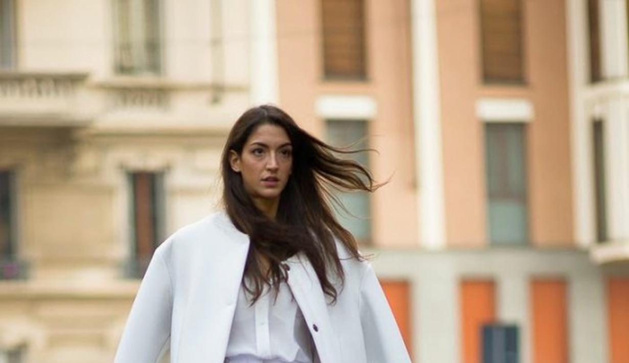 7 Inspirasi Outfit Kantor Warna Putih Super Keren dan Stylish - Photo ...