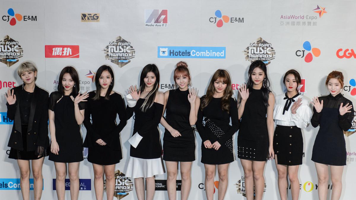 Kalahkan PSY, TWICE Kembali Bersinar dengan Signal - Entertainment Fimela.com