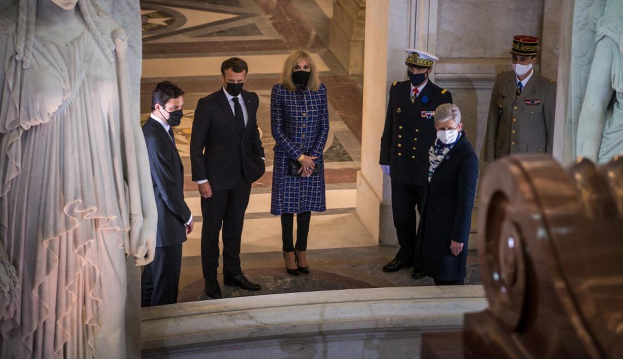 FOTO: Emmanuel Macron Hadiri Peringatan 200 Tahun Kematian Napoleon