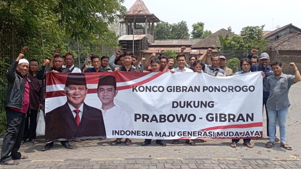 Jelang Prabowo Daftar ke KPU, Relawan Konco Gibran di Ponorogo Gelar Deklarasi - Surabaya ...
