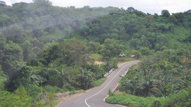 Tahun Ini Jalan Lingkar Pulau Babar Tersambung Seluruhnya