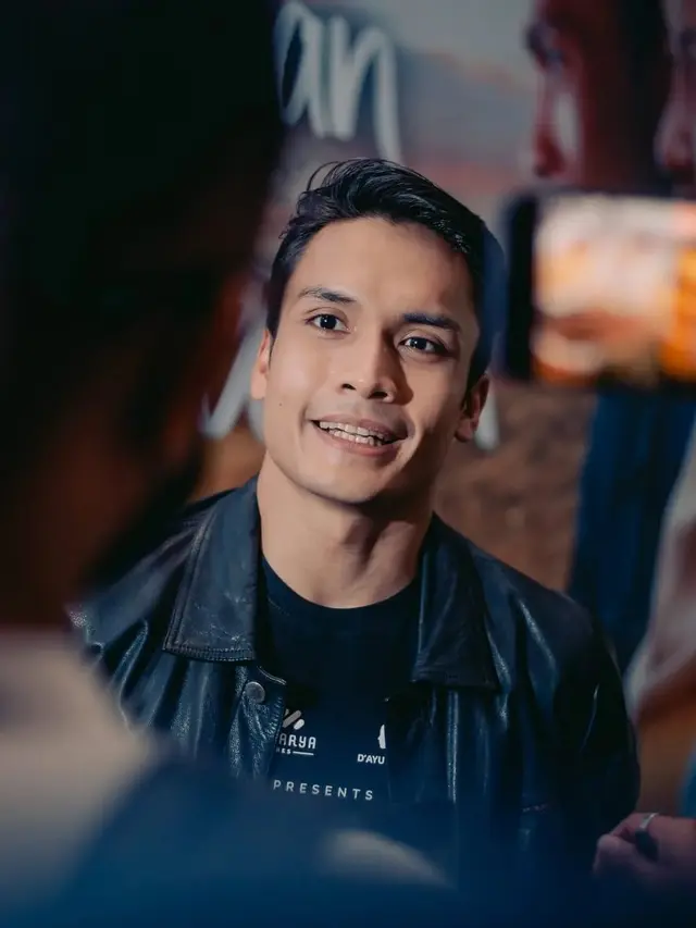 6 Potret Randy Pangalila dengan Level Ganteng Meresahkan, Dari Pose ...