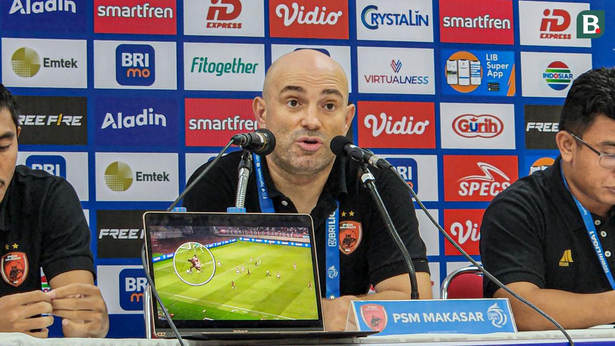 Pelatih PSM Tenteng Laptop ke Ruang Konferensi Pers, Sodorkan Bukti ...