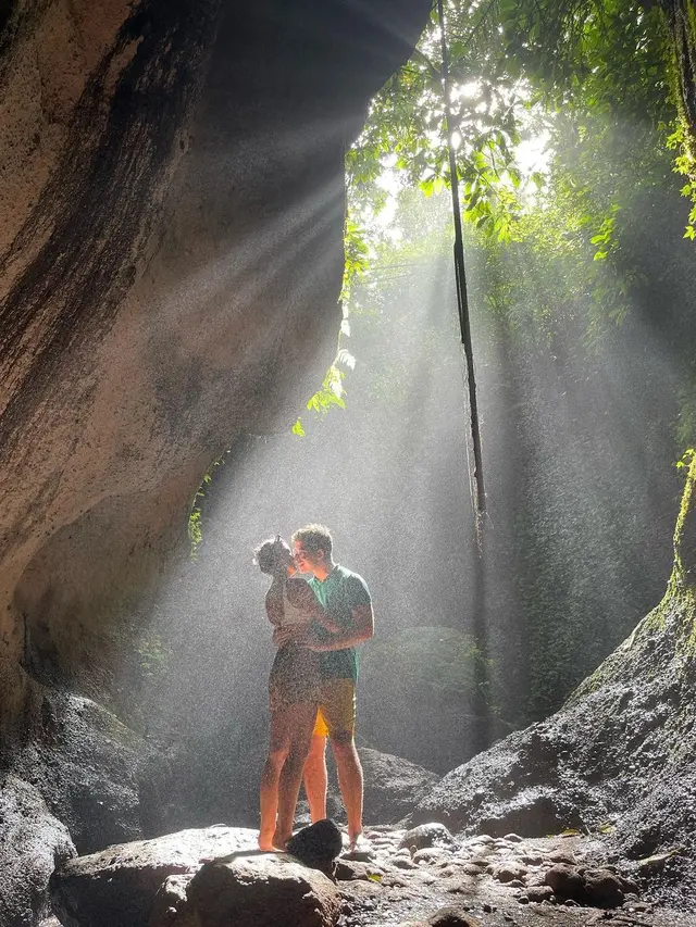 Jarang Tersorot, Ini 7 Potret Romantis Hannah Hannon dan Kekasih ...