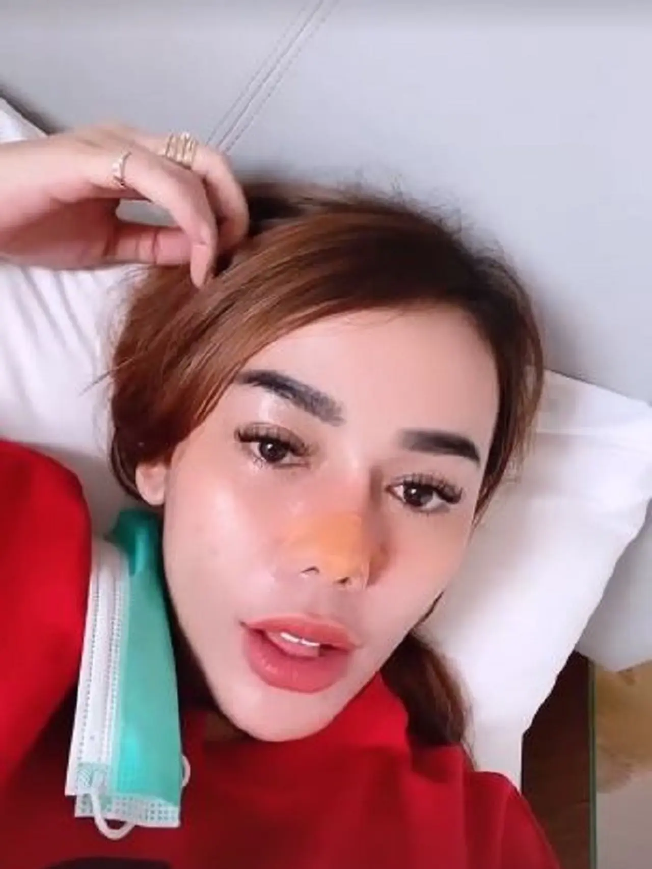 Bebby Fey Ngambek Tak Ditemani Gandhi Fernando Jalani Implan Hidung di ...